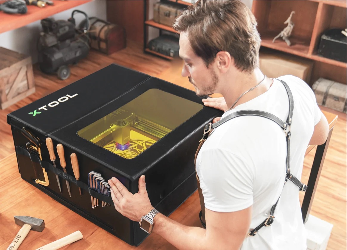 xTool Enclosure: Foldable and Smoke-proof cover for D1 Pro